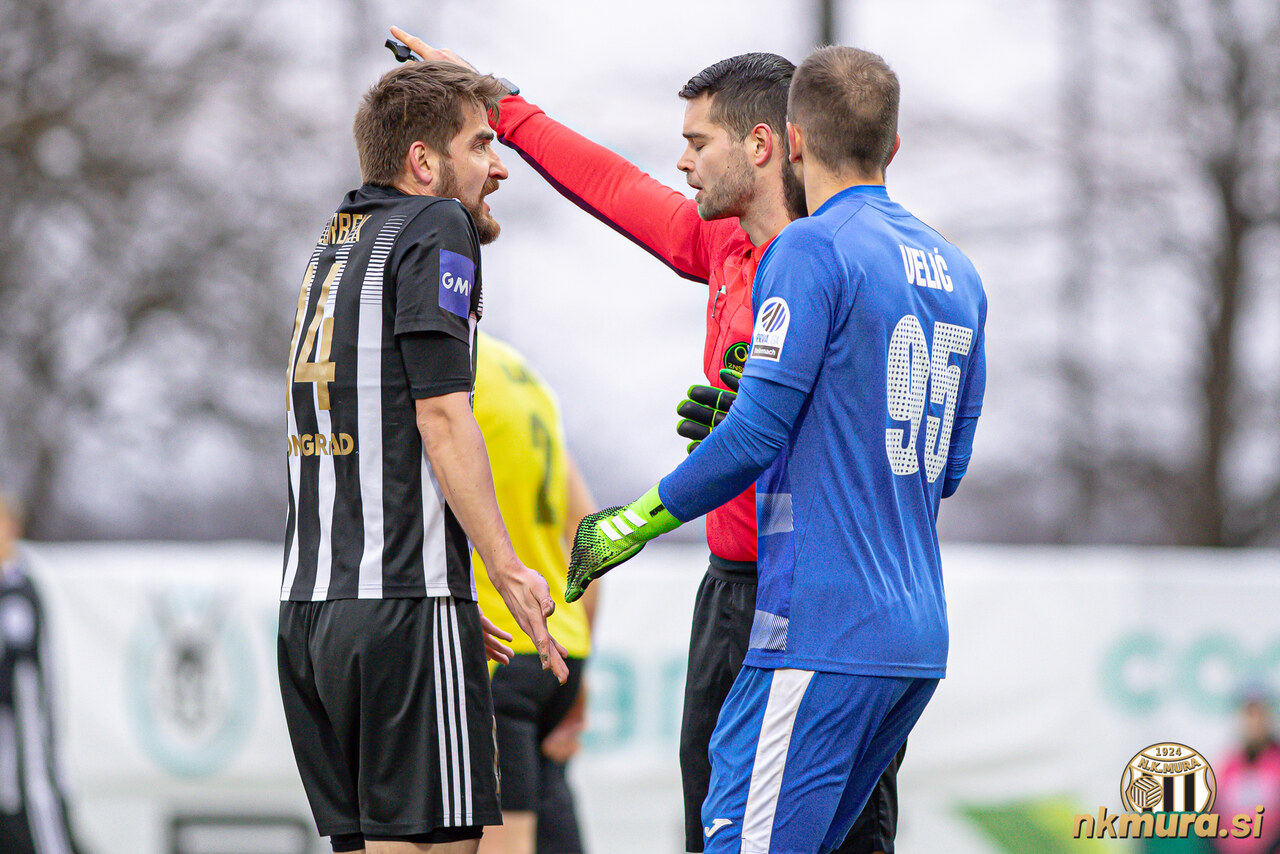 NK Mura skozi čas - Neprepoznavna Mura dobila po prstih