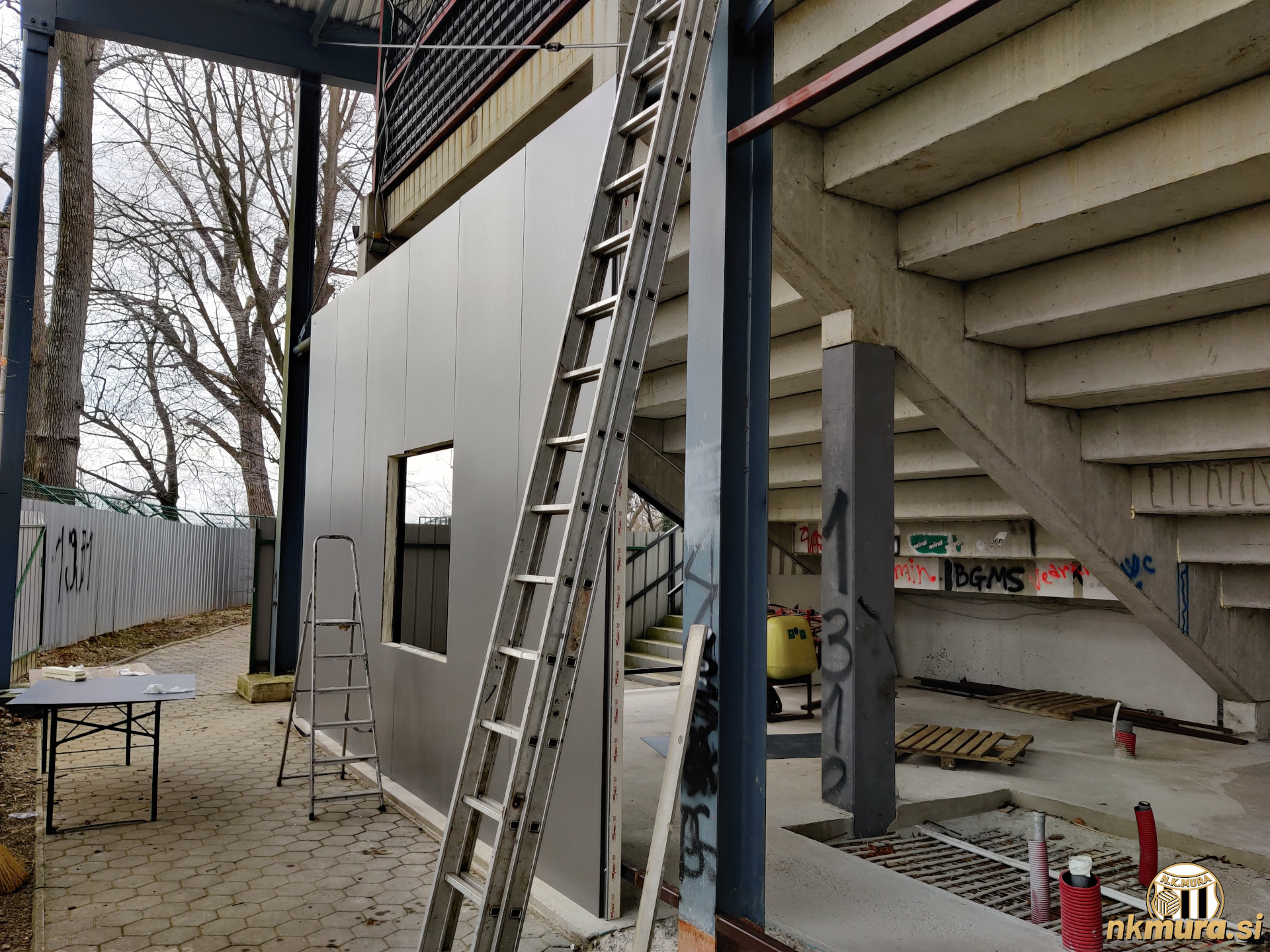 NK Mura skozi čas - Pod severno tribuno vidni obrisi sten